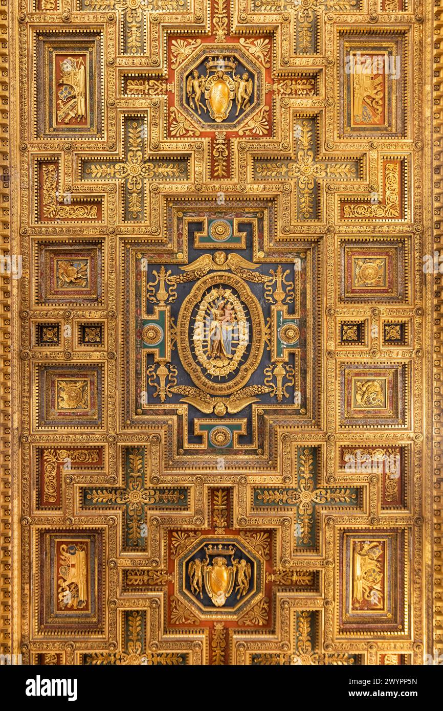 Coffered ceiling decorated hi-res stock photography and images - Alamy