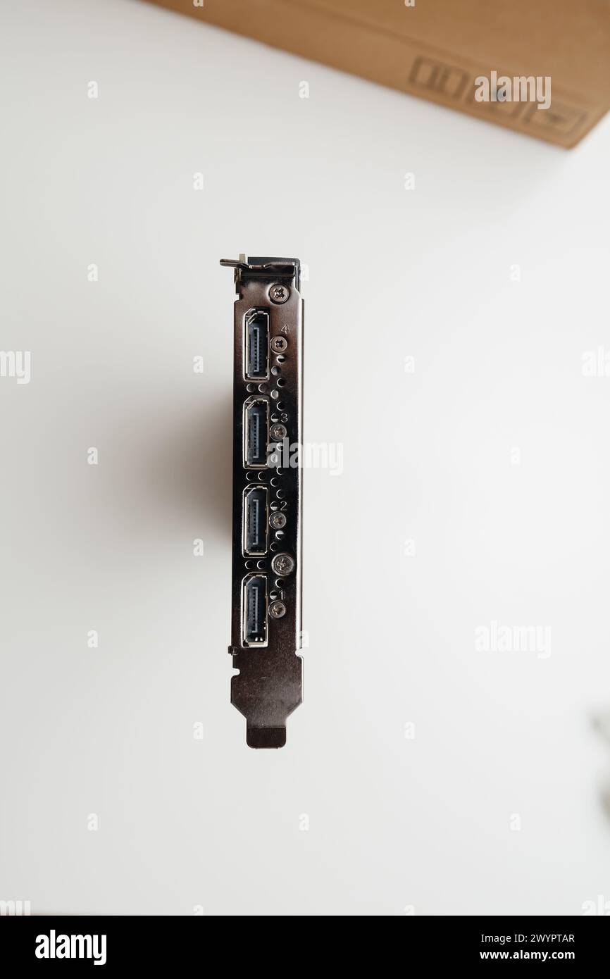 Multi monitor workstation hi-res stock photography and images - Alamy