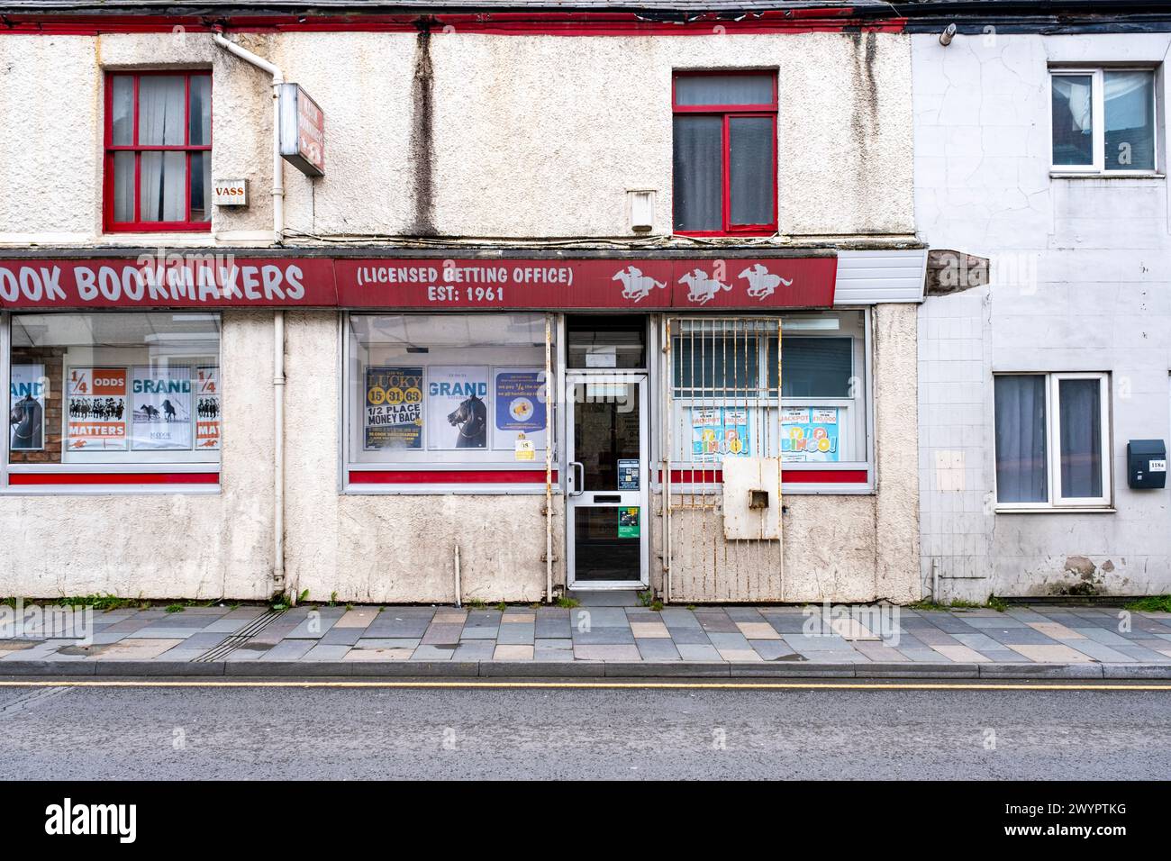 Betting shop front hi-res stock photography and images - Alamy