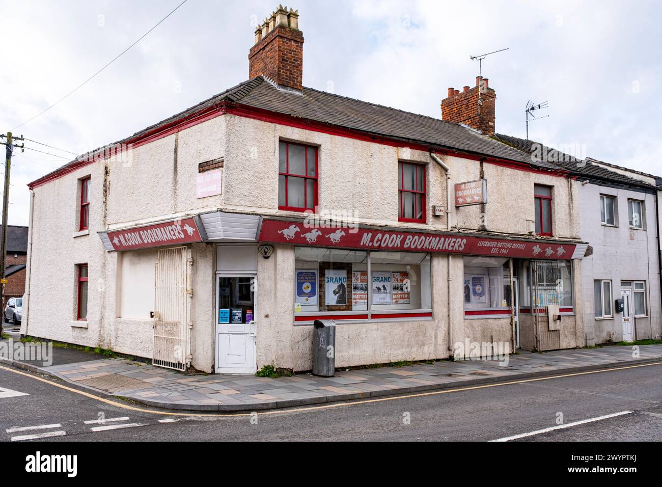 Betting shop front hi-res stock photography and images - Alamy