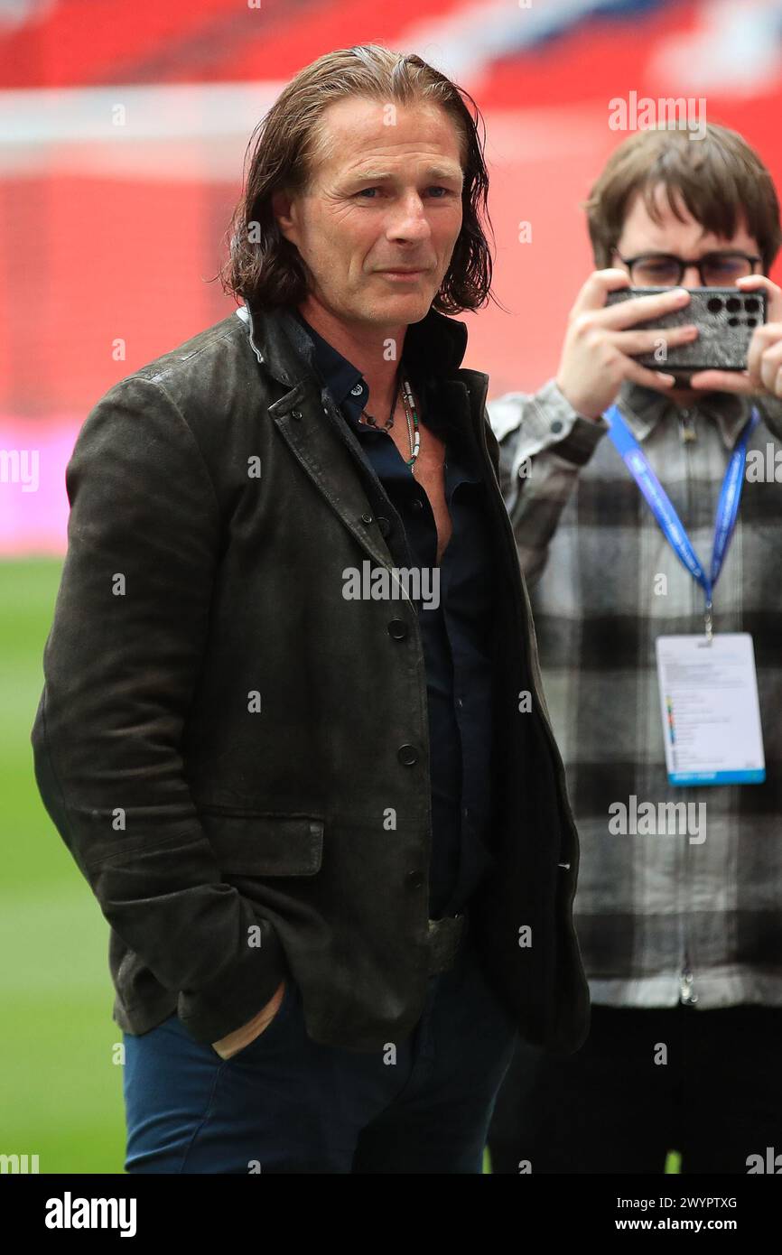 Gareth ainsworth trophy hi-res stock photography and images - Alamy