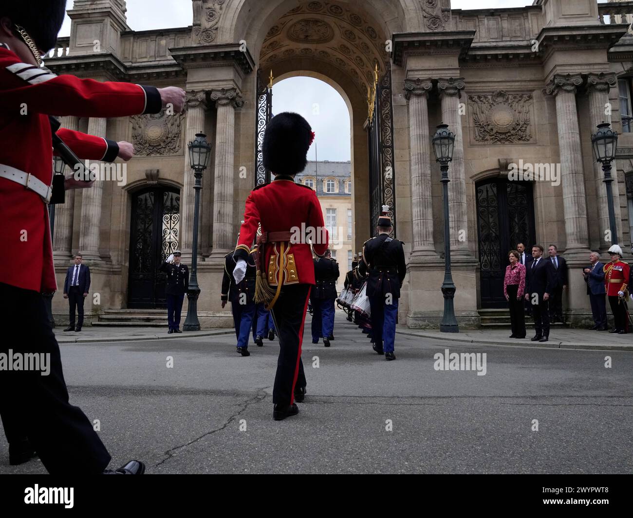 British soldiers and Republican Guards enter the Elysee Palace, Monday ...