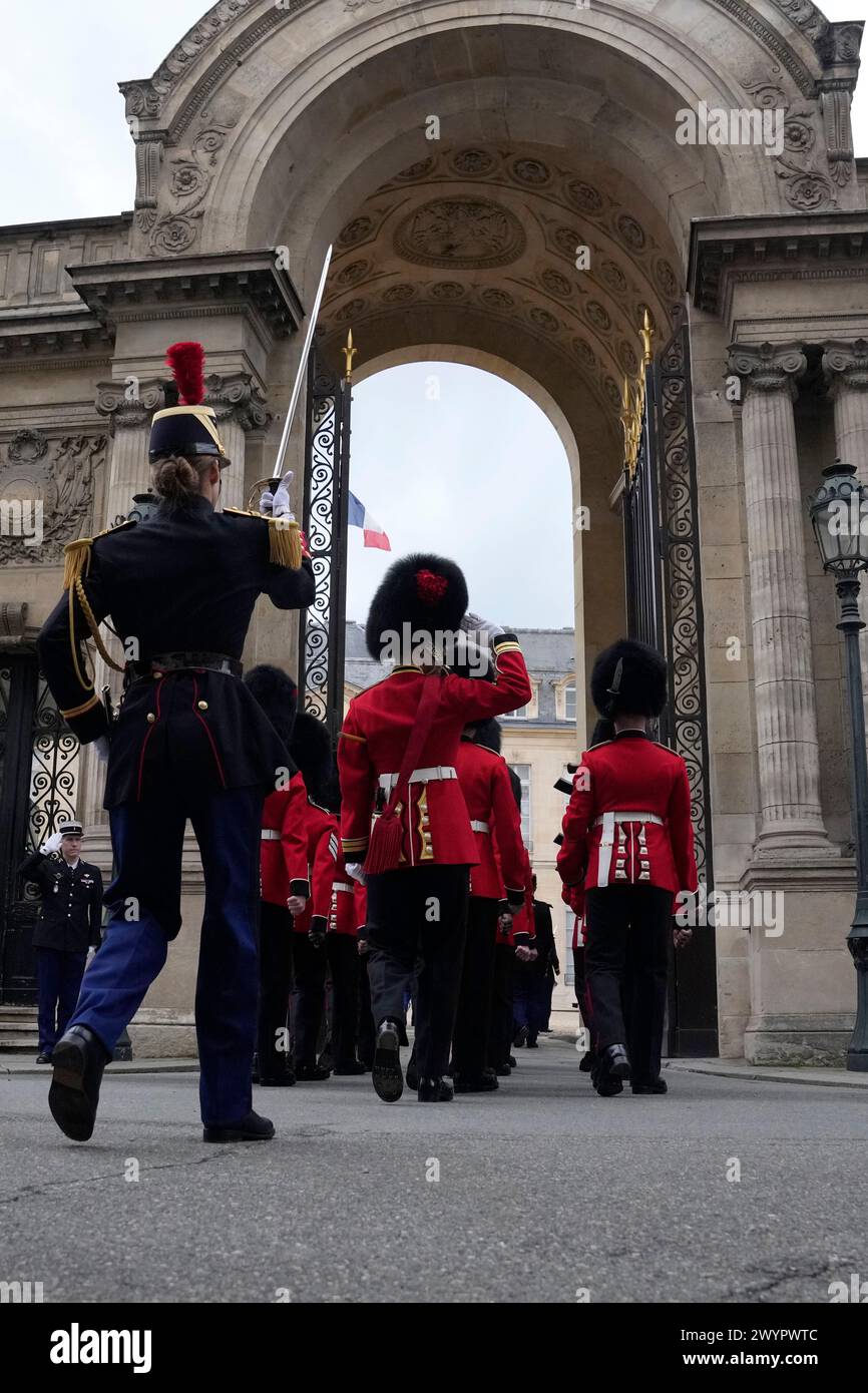 British soldiers and Republican Guards enter the Elysee Palace, Monday ...