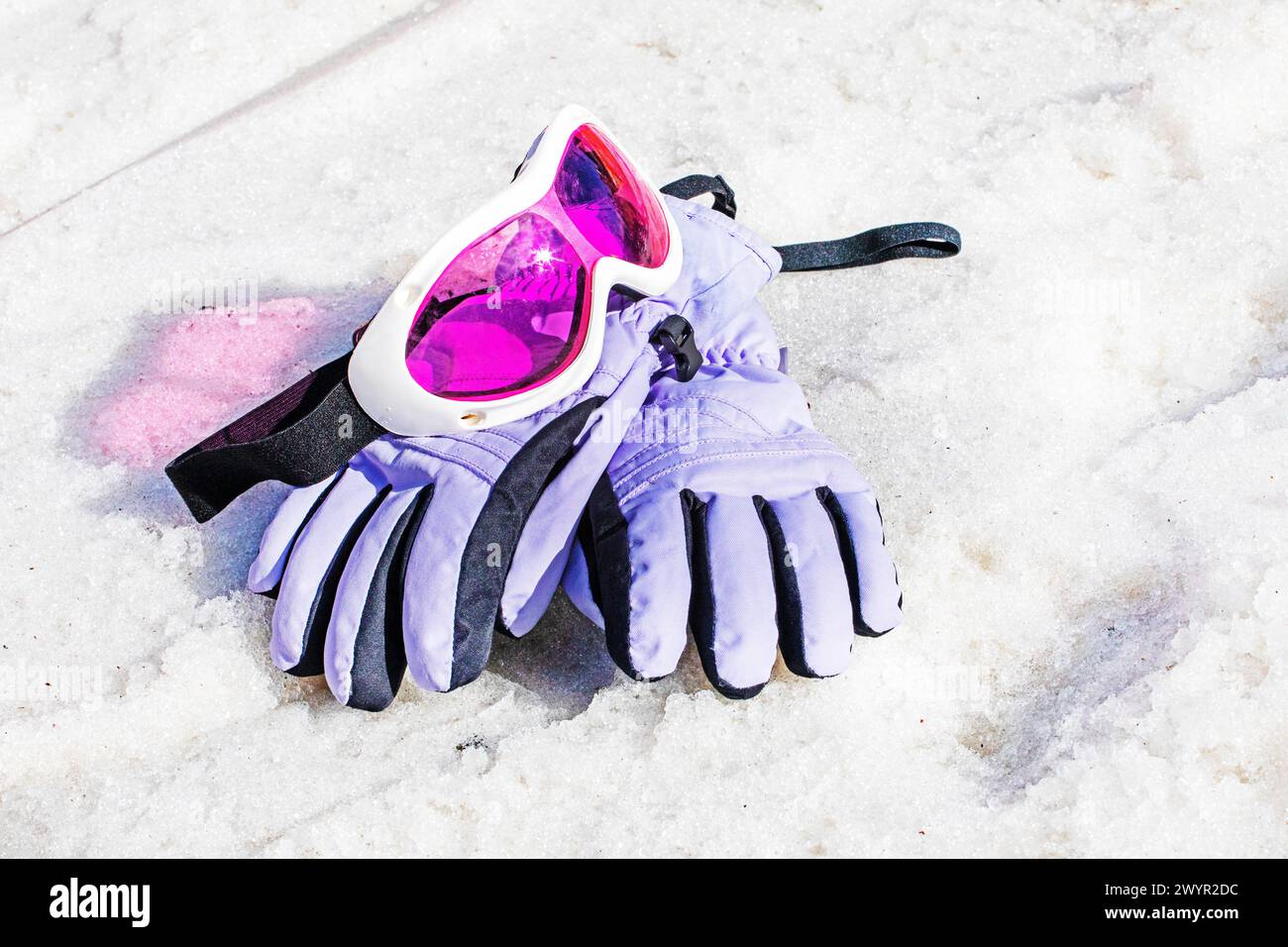 Childrens snow gear hi-res stock photography and images - Alamy