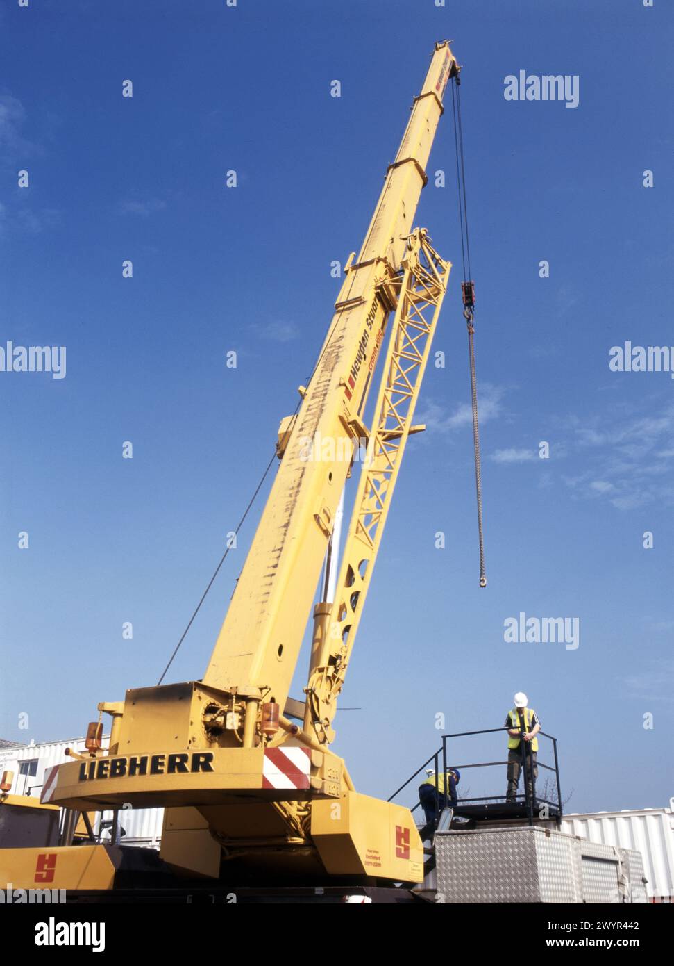 Steel frame construction operations for supermarket development Stock ...