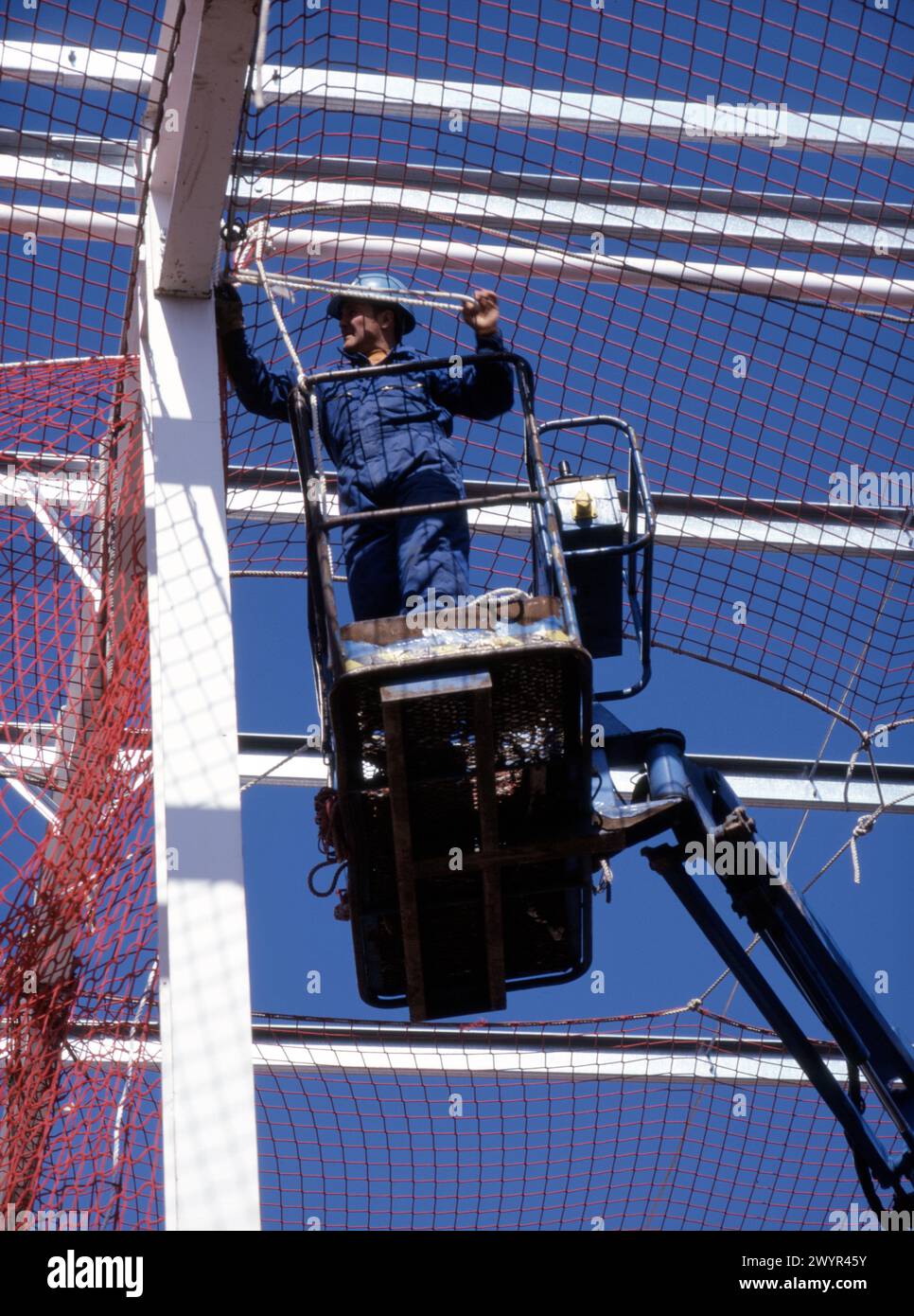 Installing safety netting from high level access platform prior to ...