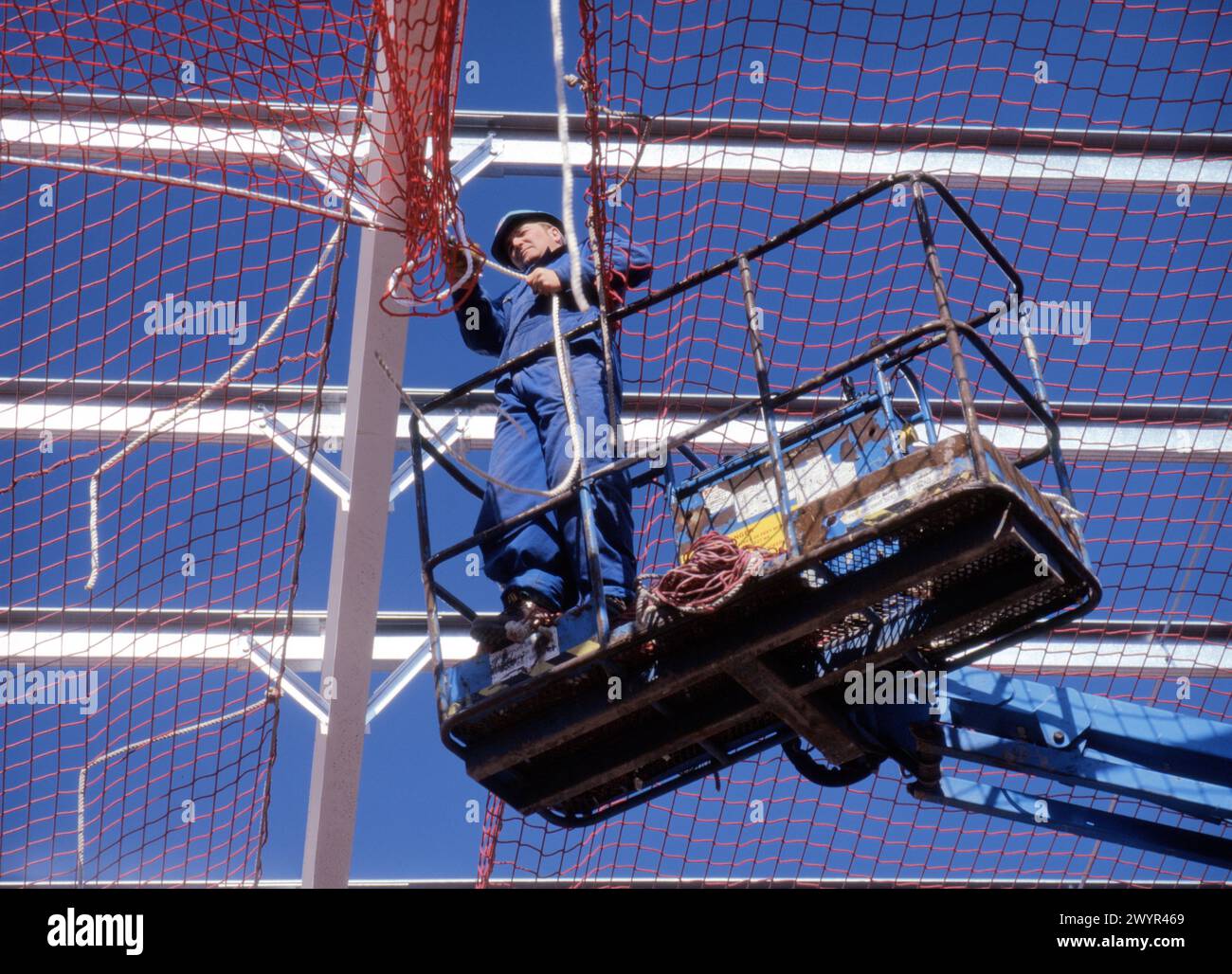 Installing safety netting from high level access platform prior to ...