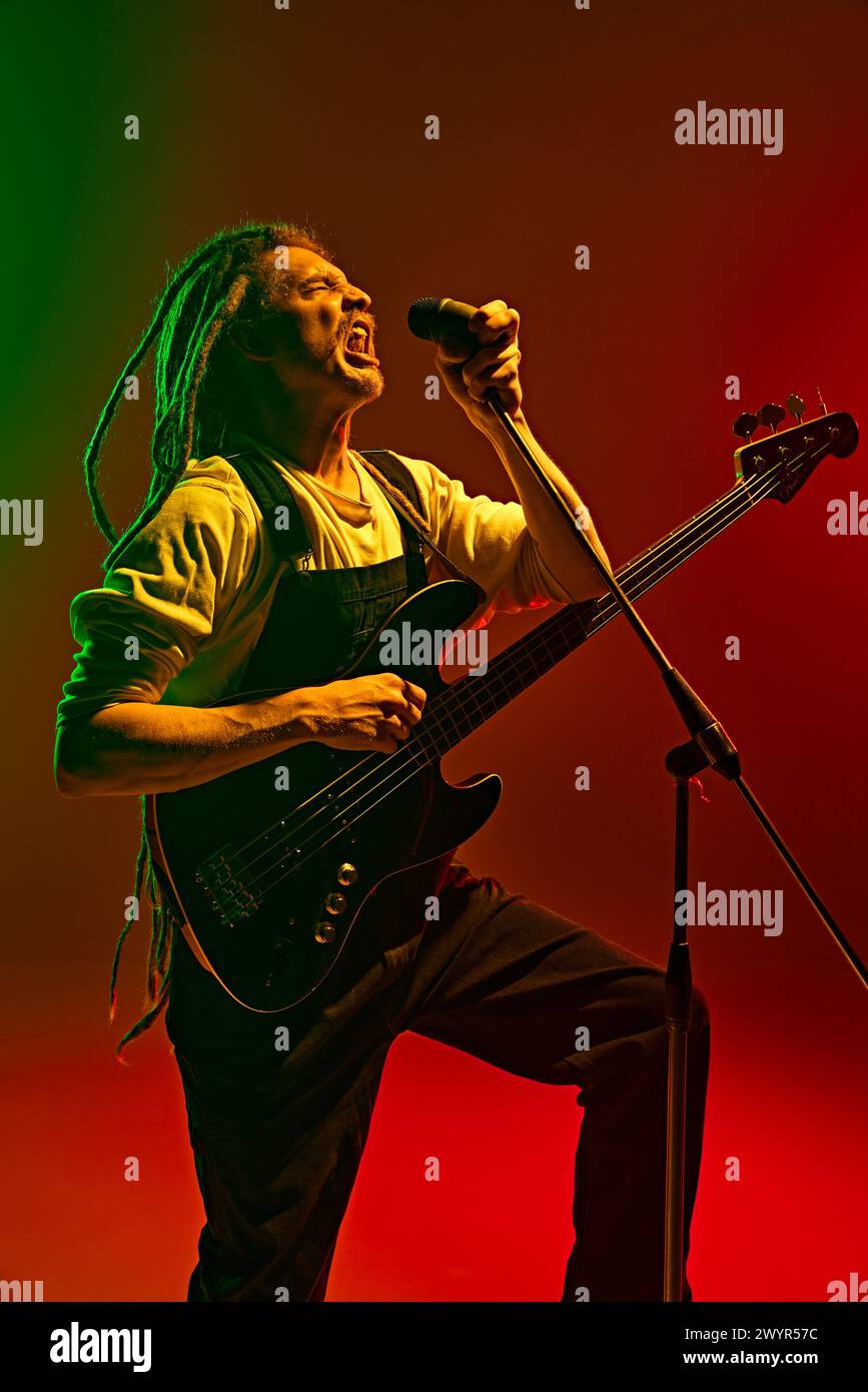 Singer with dreadlocks hi-res stock photography and images - Alamy