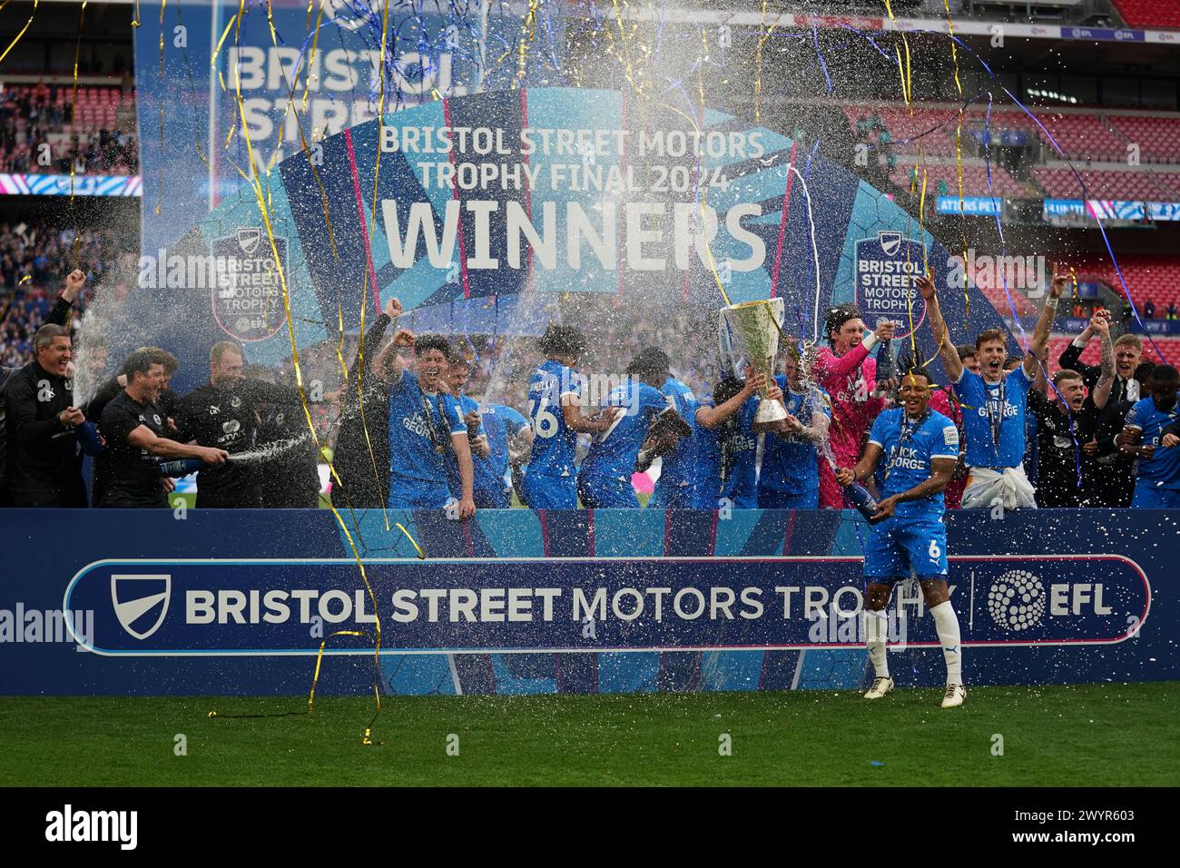 Lifting The Trophy Hi res Stock Photography And Images Alamy Lifting The Trophy Hi res Stock Photography And Images Alamy