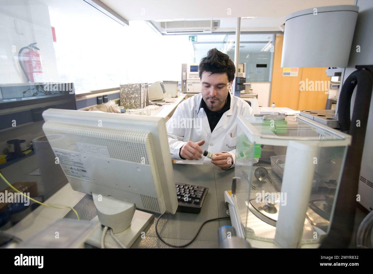 Automated analyzer of Nitrogen, Hydrogen and Oxygen. Chemical ...