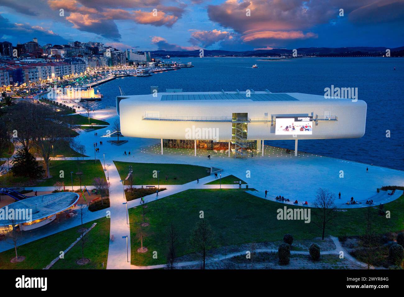 Botin Center Museum Art and Culture, Architect Renzo Piano, Jardines de ...