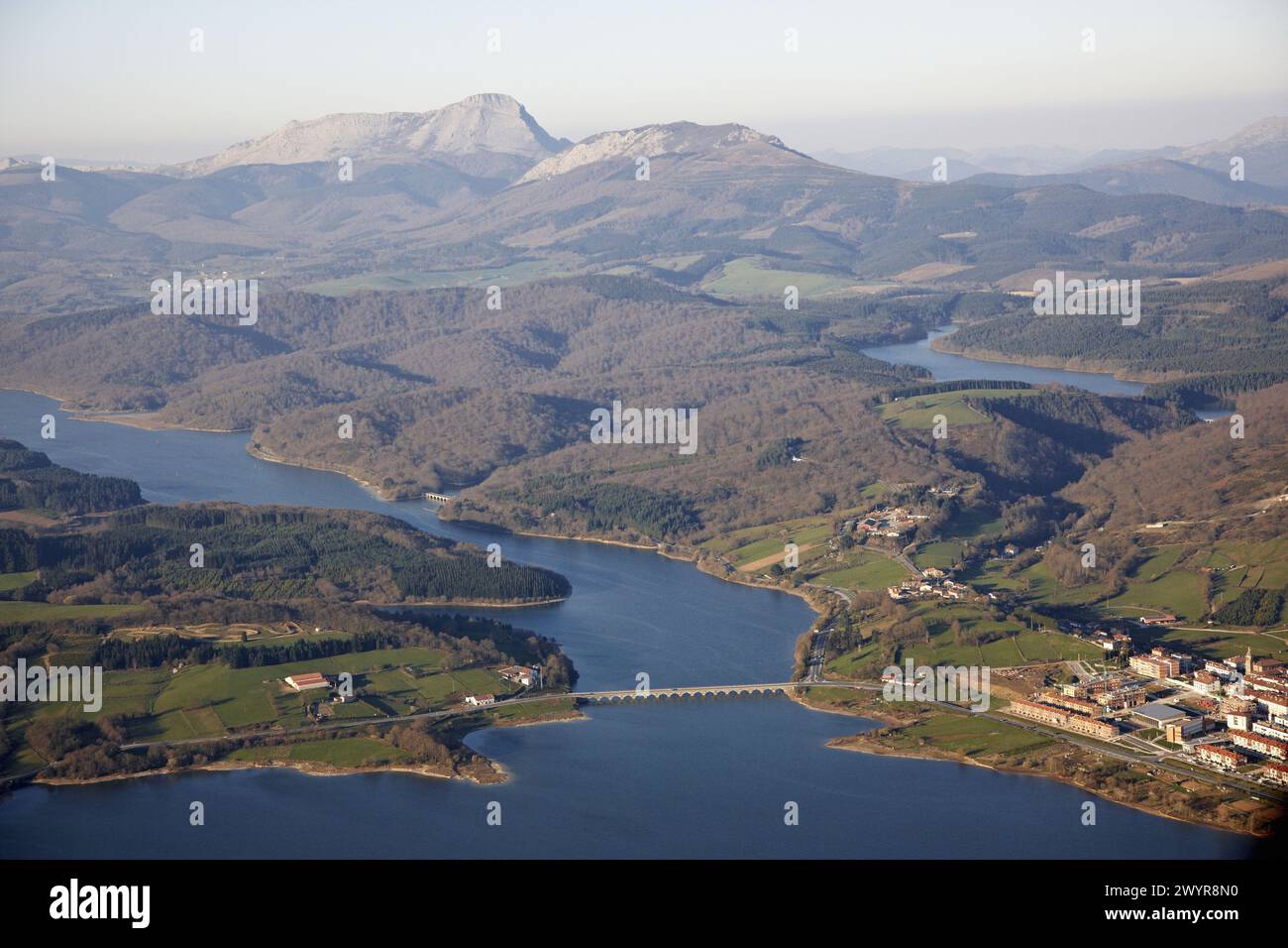 Urrunaga reservoir, Legutiano, Parque Natural de Urkiola in background, Sierra de Arangio, Alava ...