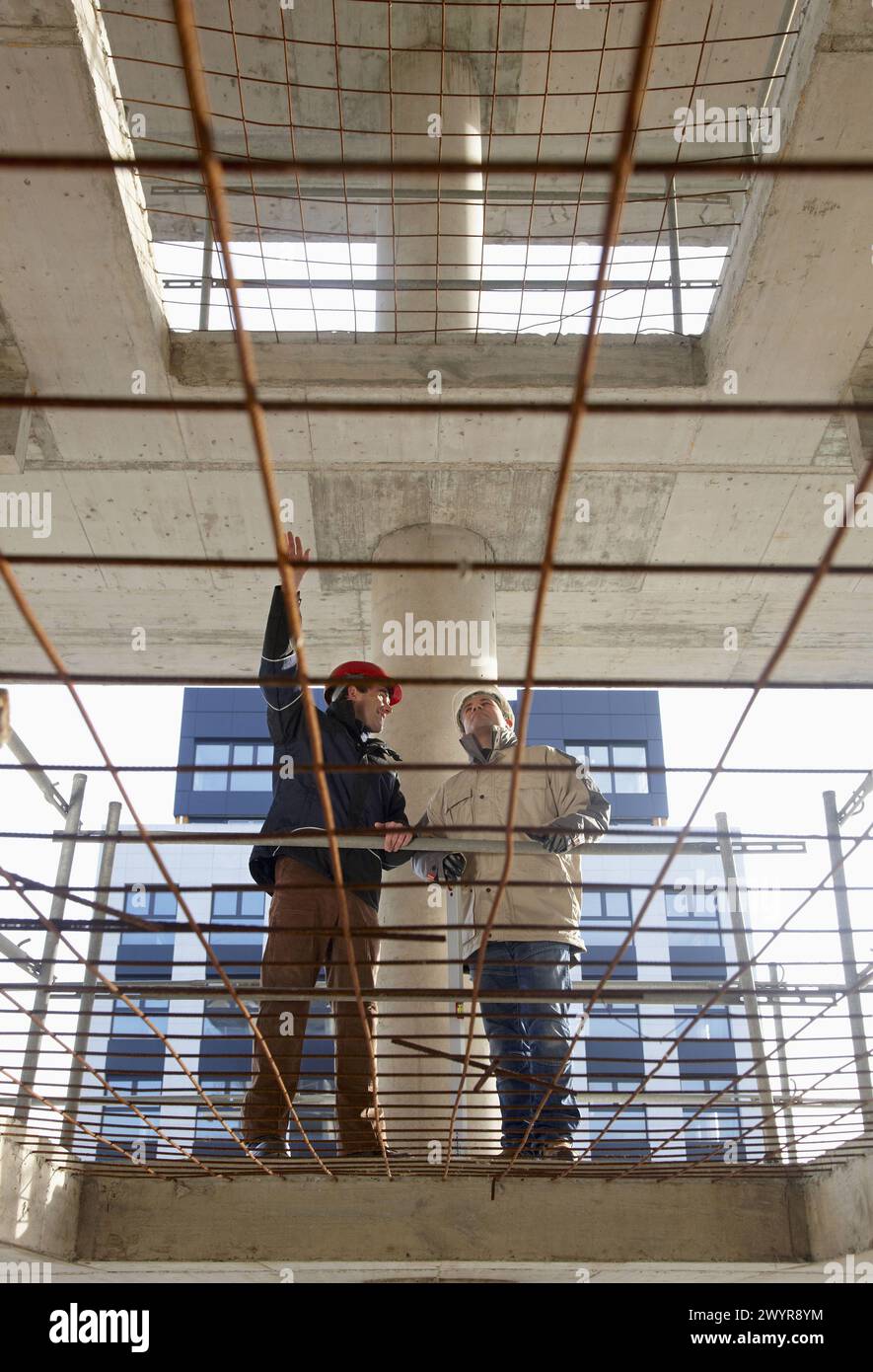 Architect and construction worker, personal protective equipment ...