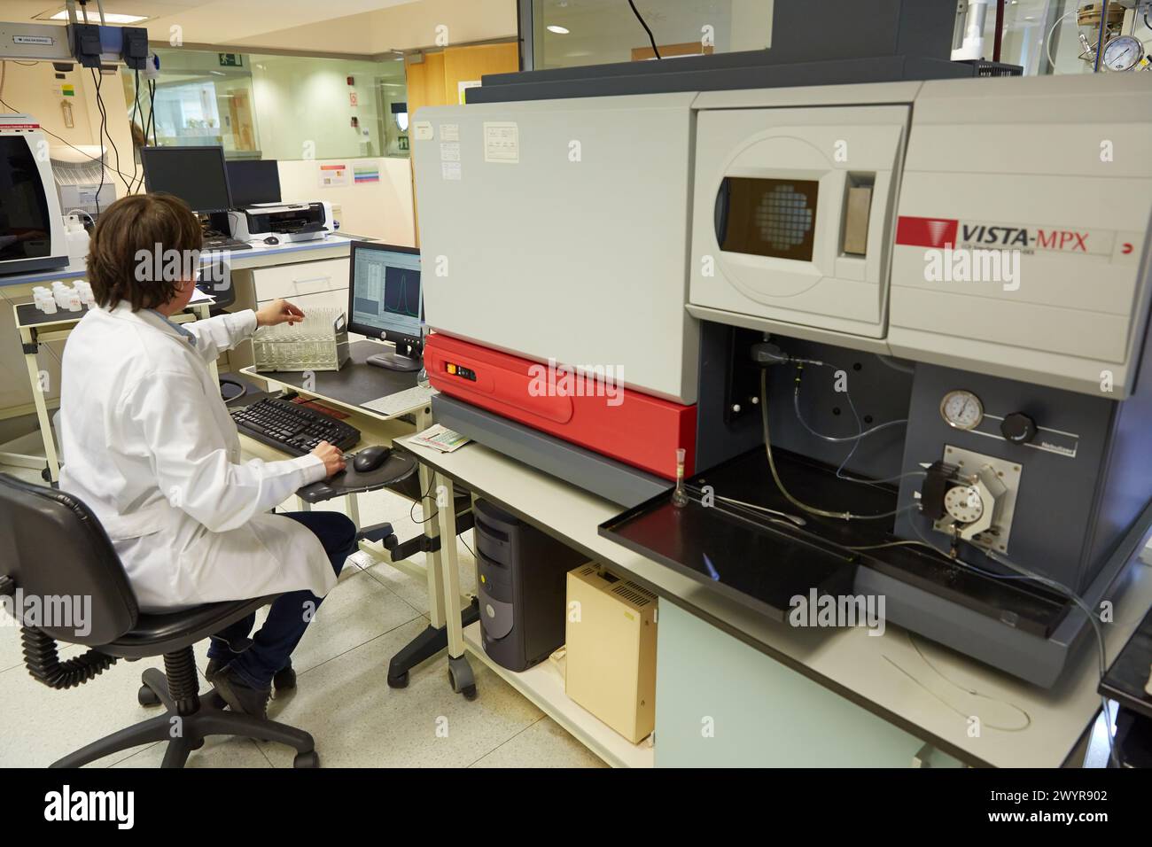 ICP-OES. Inductively coupled plasma atomic emission spectroscopy (ICP ...