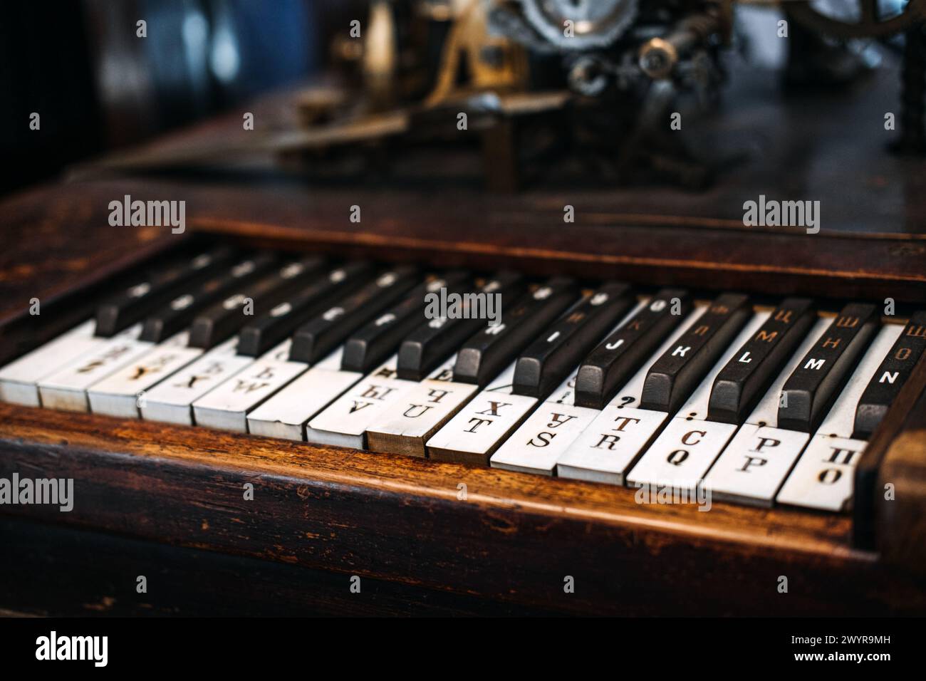 Vintage telegraph key hi-res stock photography and images - Alamy
