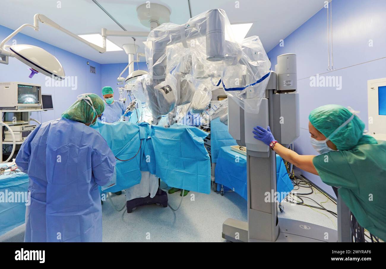 Operating room, Prostate cancer robotic surgery, Da Vinci surgical ...
