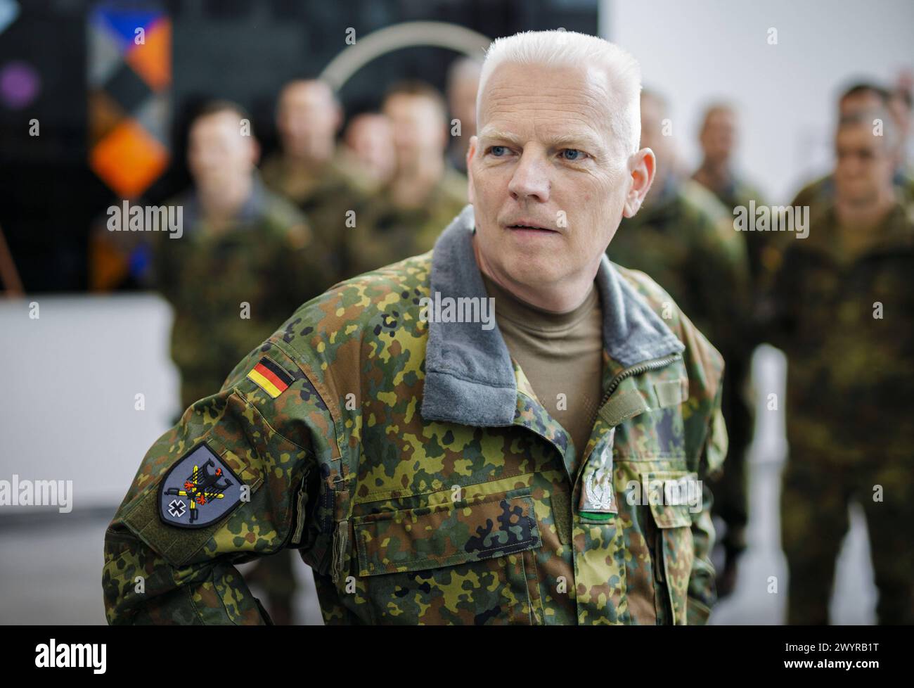 Hier mit Oberst Andre Hastenrath, Fuehrer des Vorkomandos. Das ...