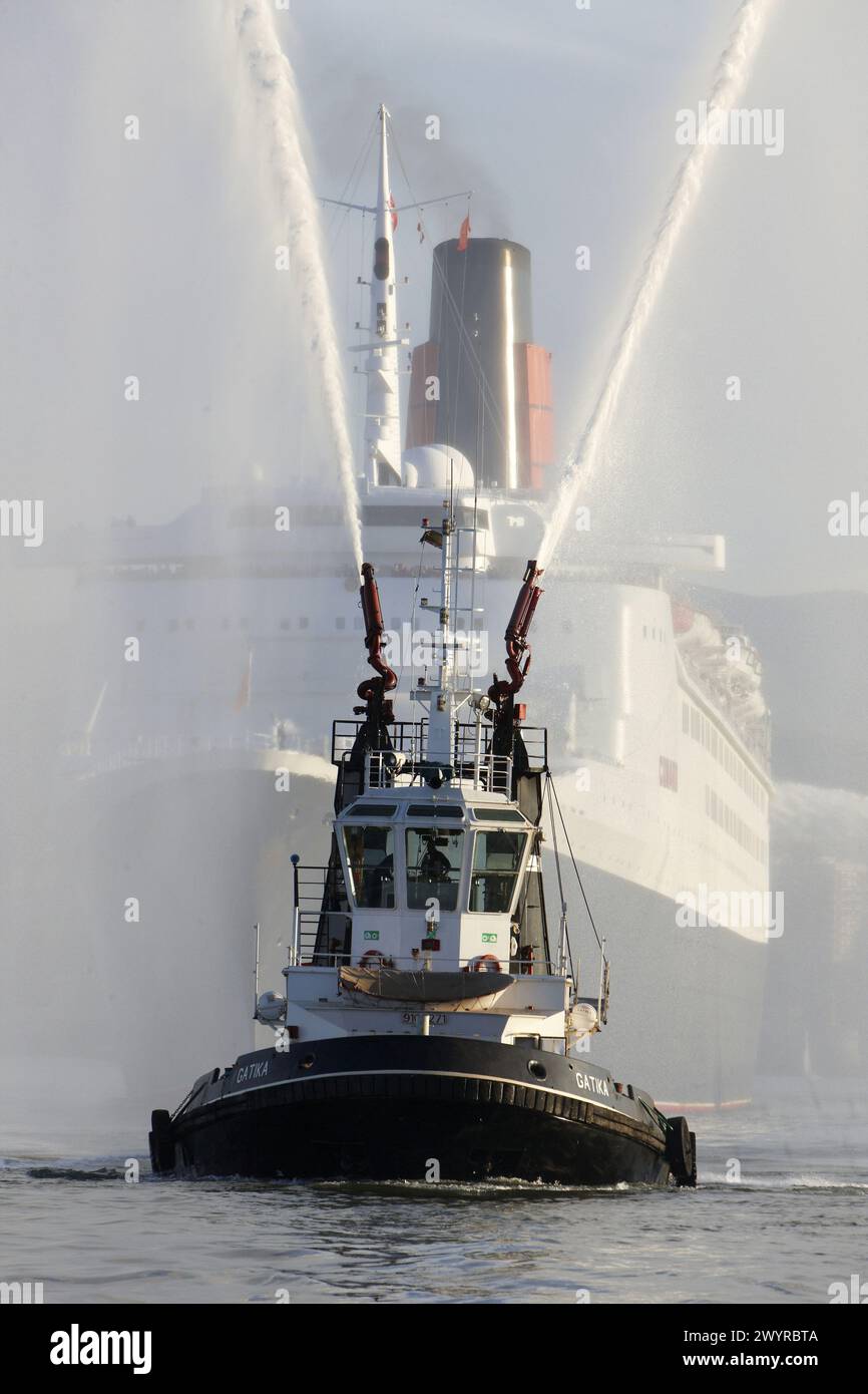 Tugboat and cruise liner Queen Elizabeth 2. Port of Bilbao, Biscay ...