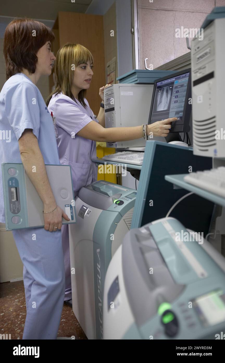 Fcr capsula fuji computed radiography hi-res stock photography and ...