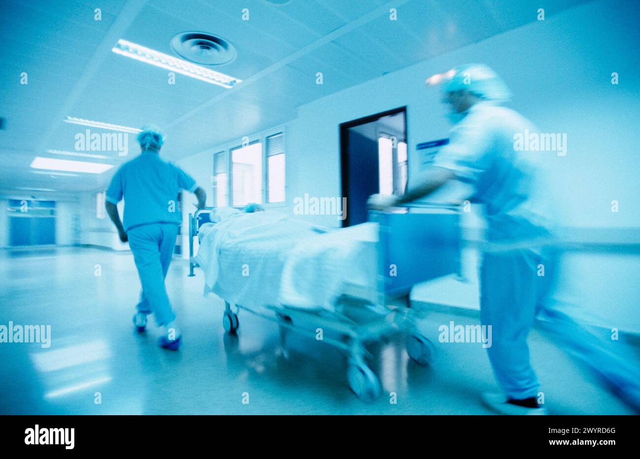 Carrying stretcher hi-res stock photography and images - Alamy