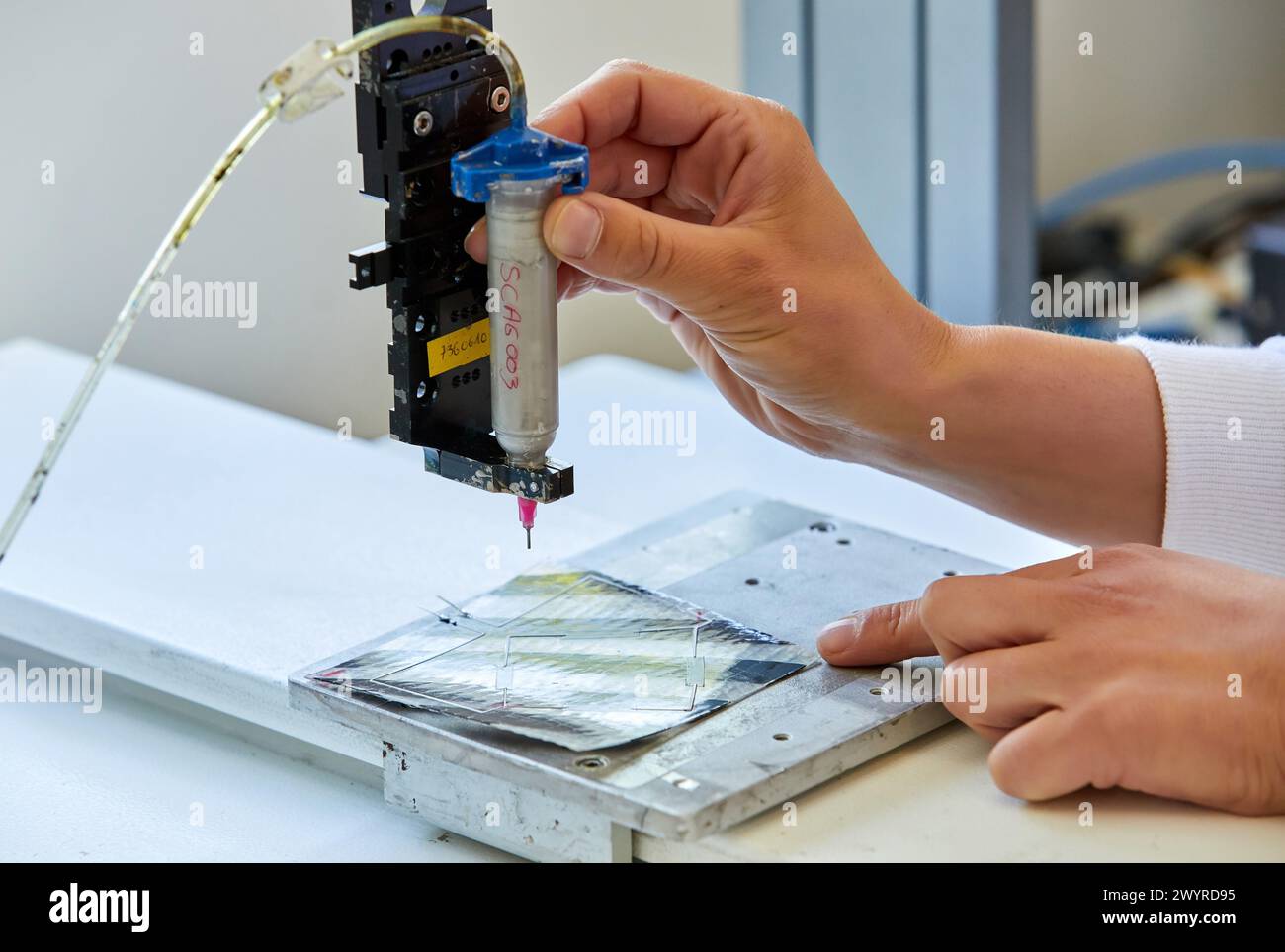 Microdispenser hi-res stock photography and images - Alamy