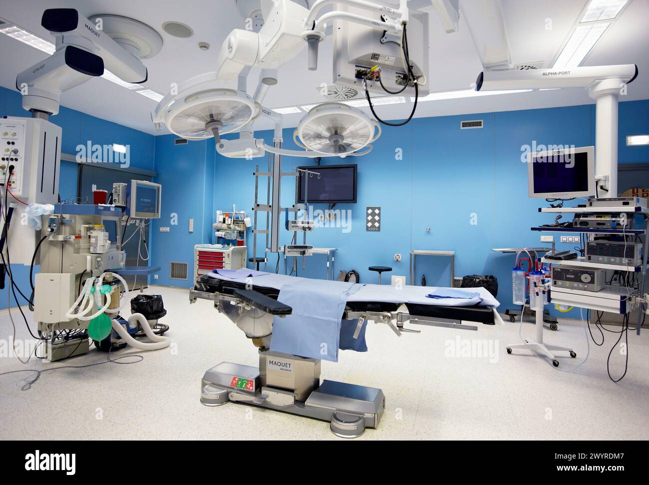 Robot da vinci urology hi-res stock photography and images - Alamy