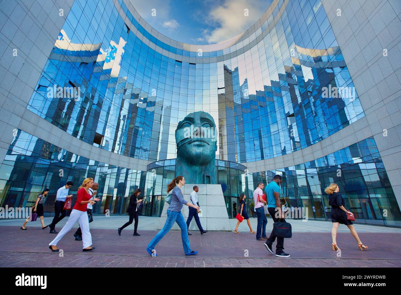 "Tête Monumentale sculpture by Igor Mitoraj. KPMG building. La Defense ...