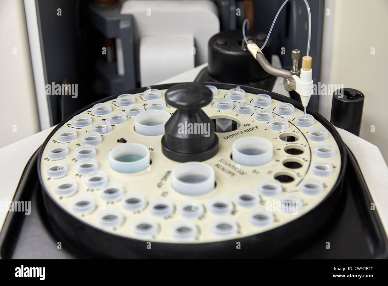 Atomic absorption spectrometer hi-res stock photography and images - Alamy