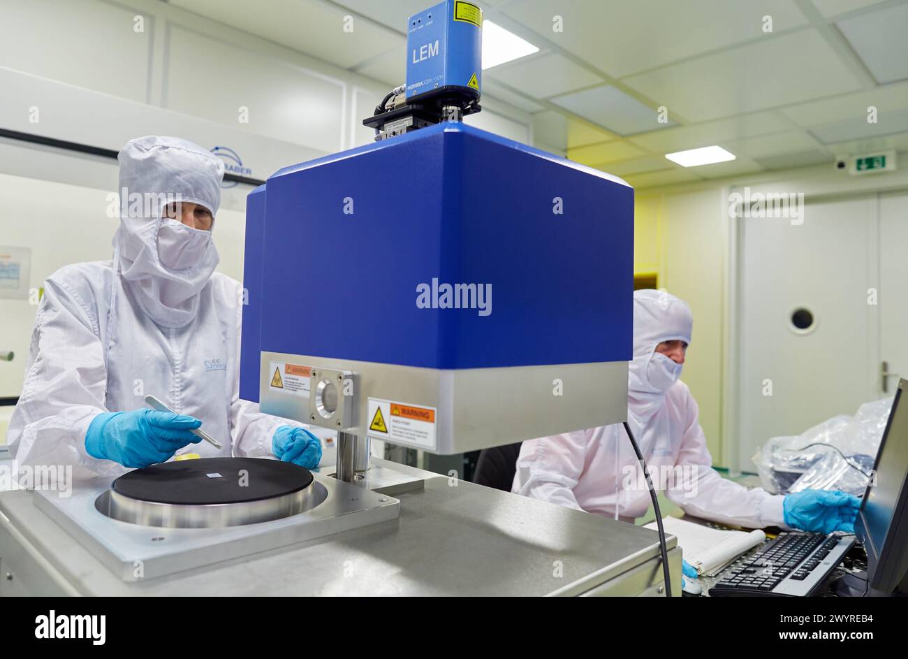 Cleanrooms laboratory hi-res stock photography and images - Alamy