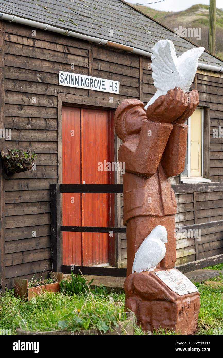 Homing Pigeon Sculpture - a woodcarving by Steve Iredale, outside the ...