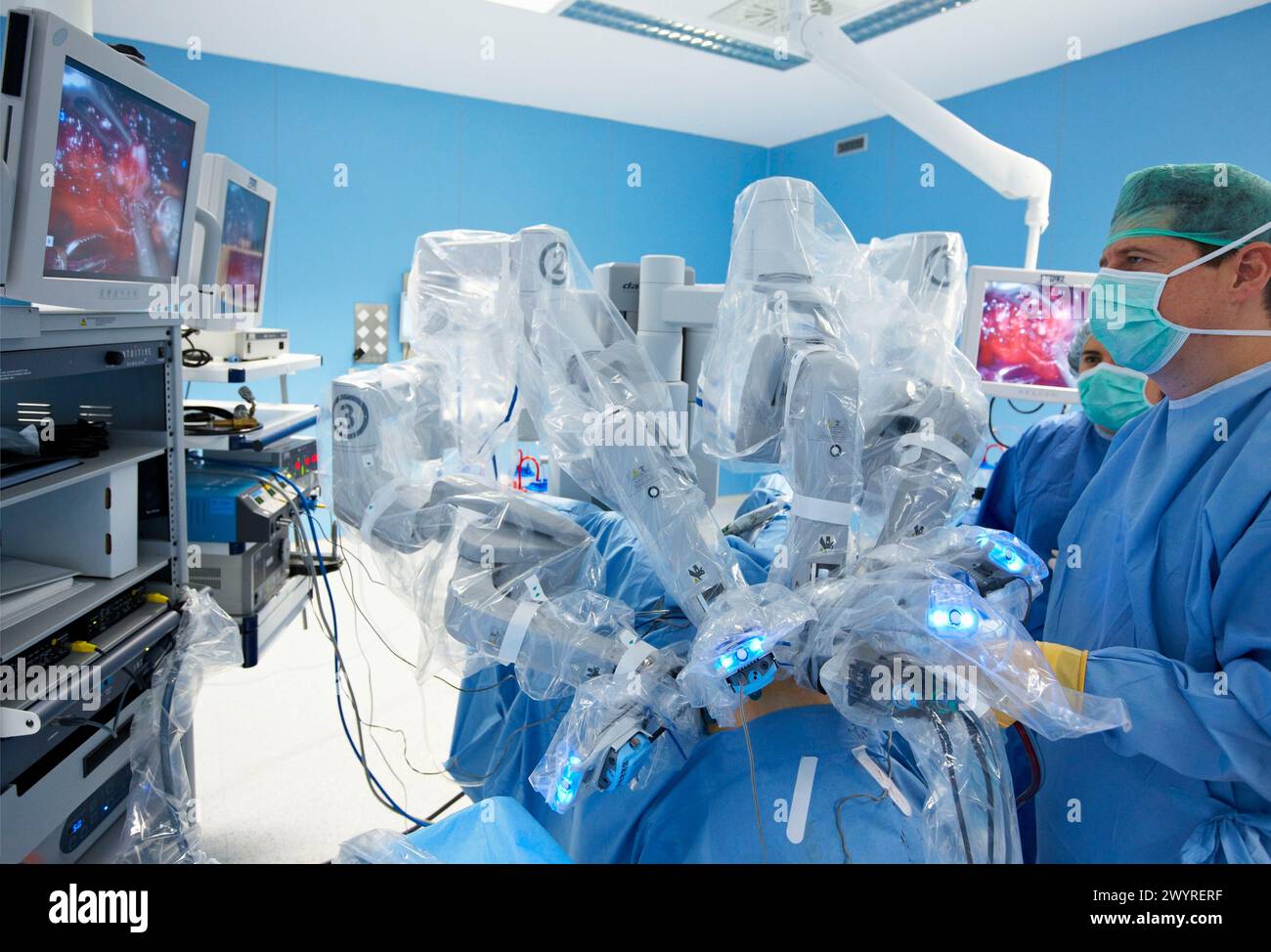 Operating room, prostate cancer robotic surgery, Da Vinci surgical ...