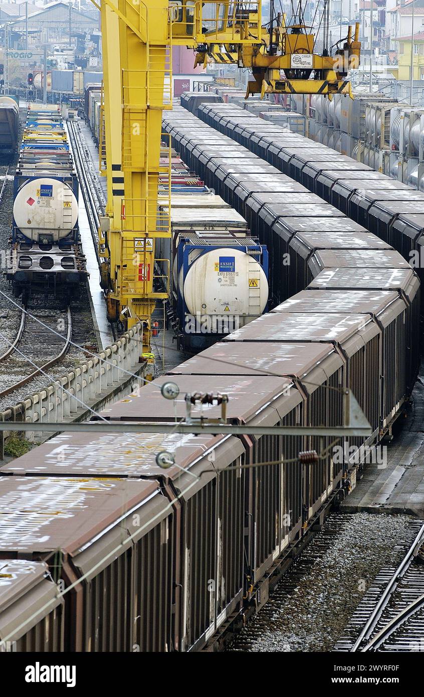Freight trains. Irun. Guipúzcoa (Spanish-French border Stock Photo - Alamy