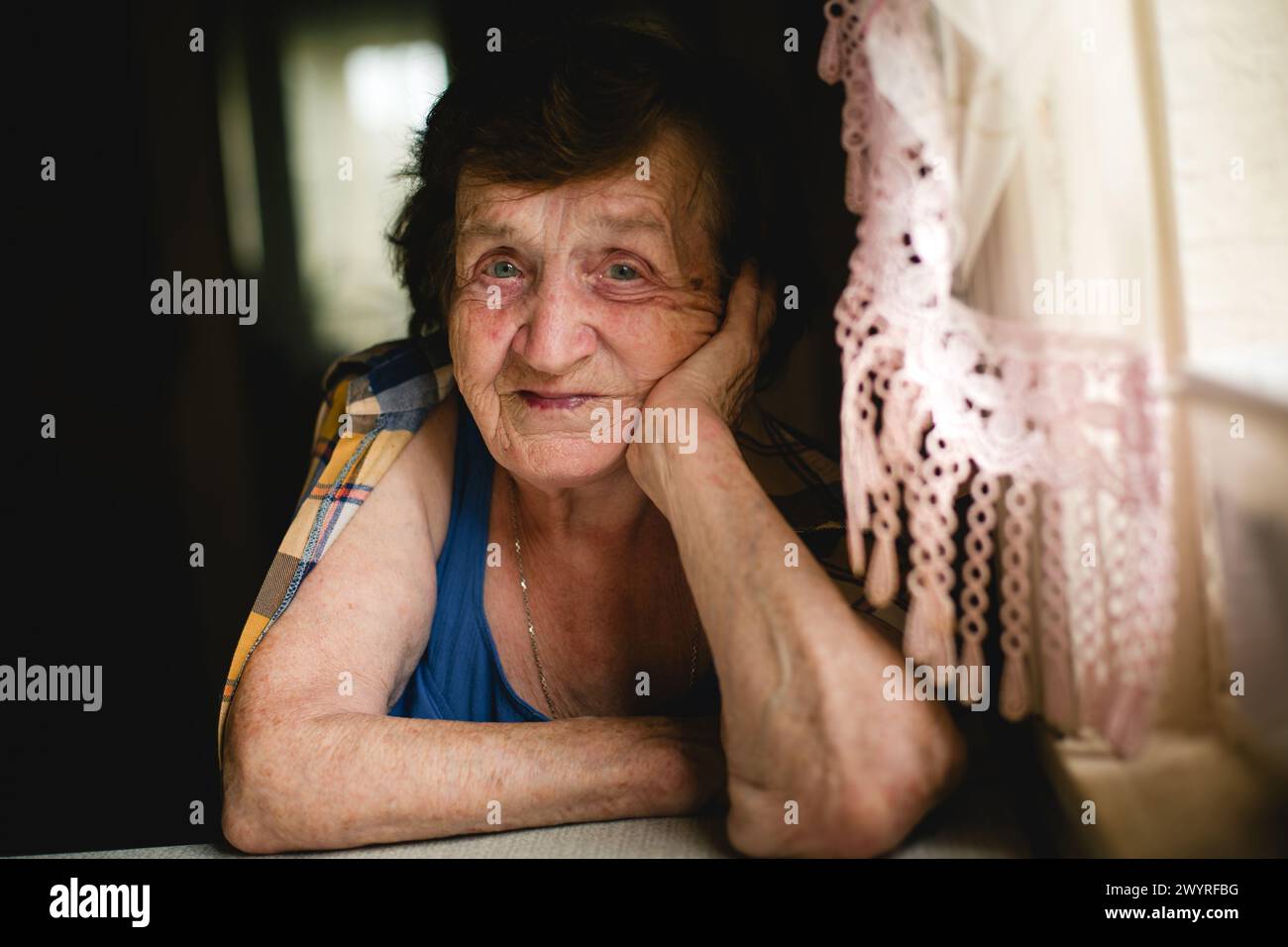 Woman in focus hi-res stock photography and images - Alamy