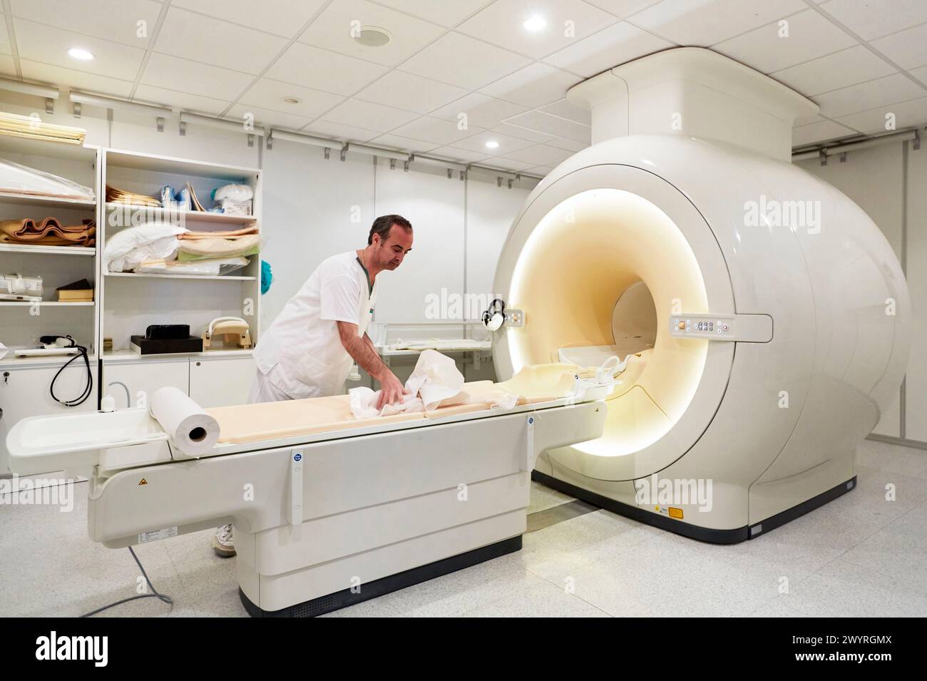 MRI scan, NMR (Nuclear Magnetic Resonance), medical imaging for ...