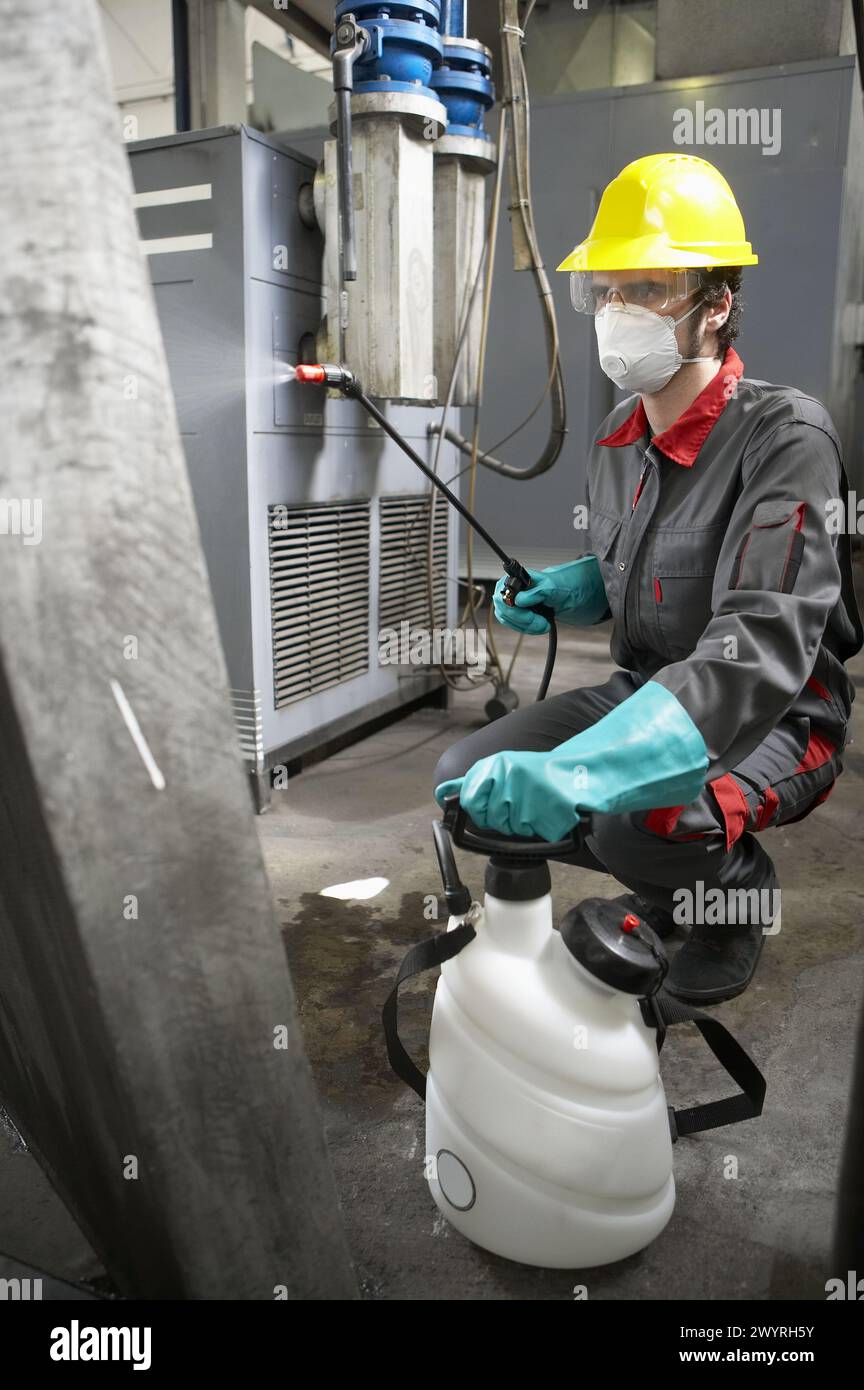 Industrial cleaning with spray, compressed air. Guipuzcoa, Euskadi ...