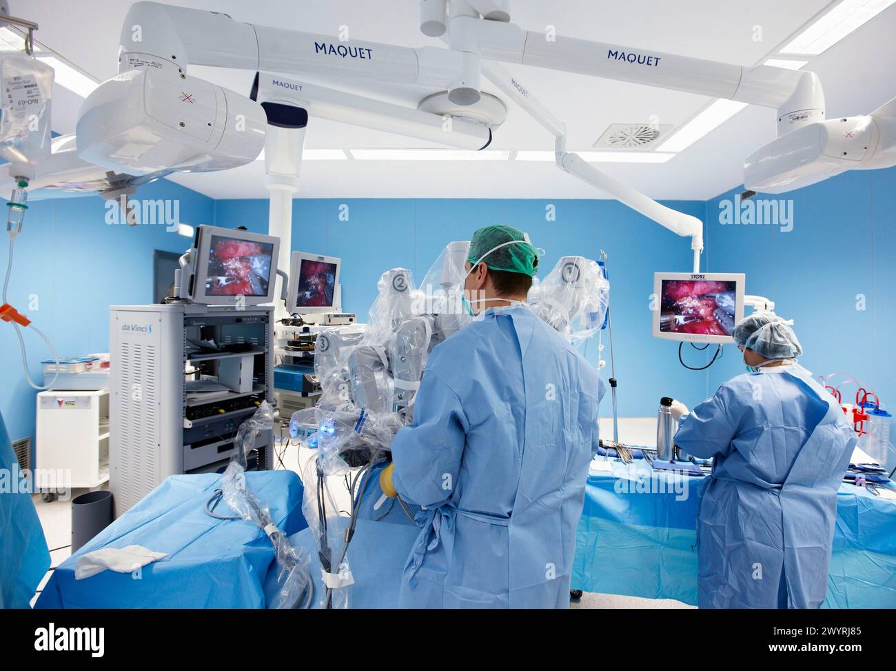 Operating room, prostate cancer robotic surgery, Da Vinci surgical ...