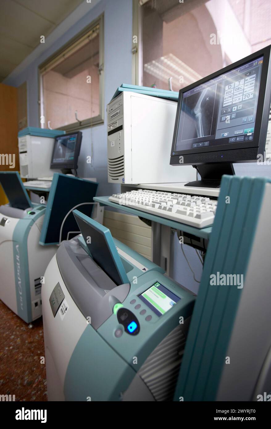 Fcr capsula fuji computed radiography hi-res stock photography and ...