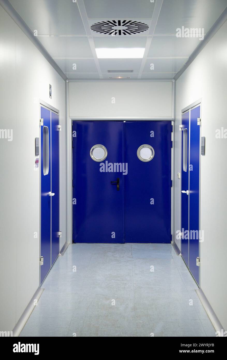 Cleanroom corridor hi-res stock photography and images - Alamy