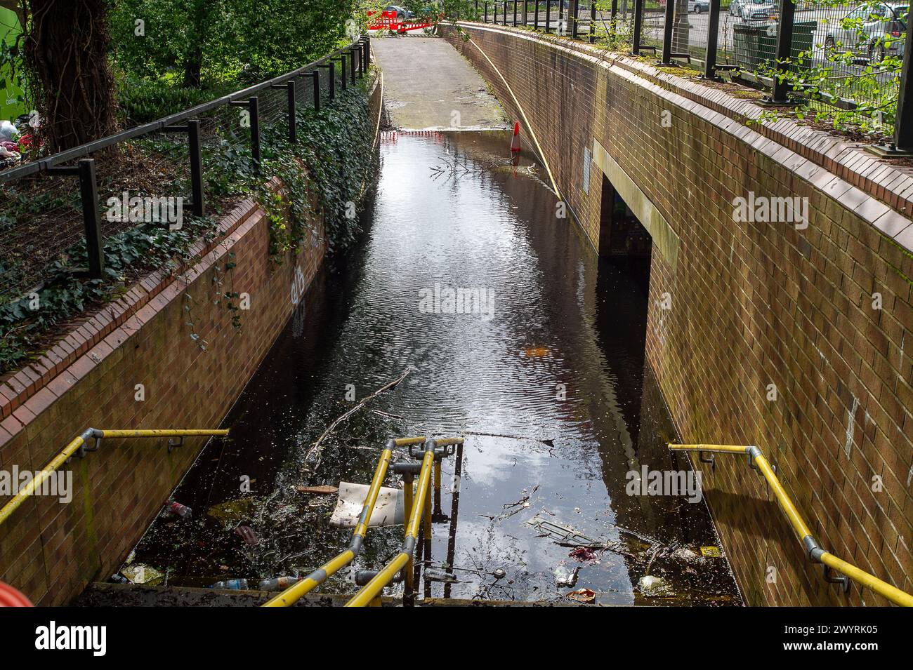 Water flooding manhole hi-res stock photography and images - Alamy