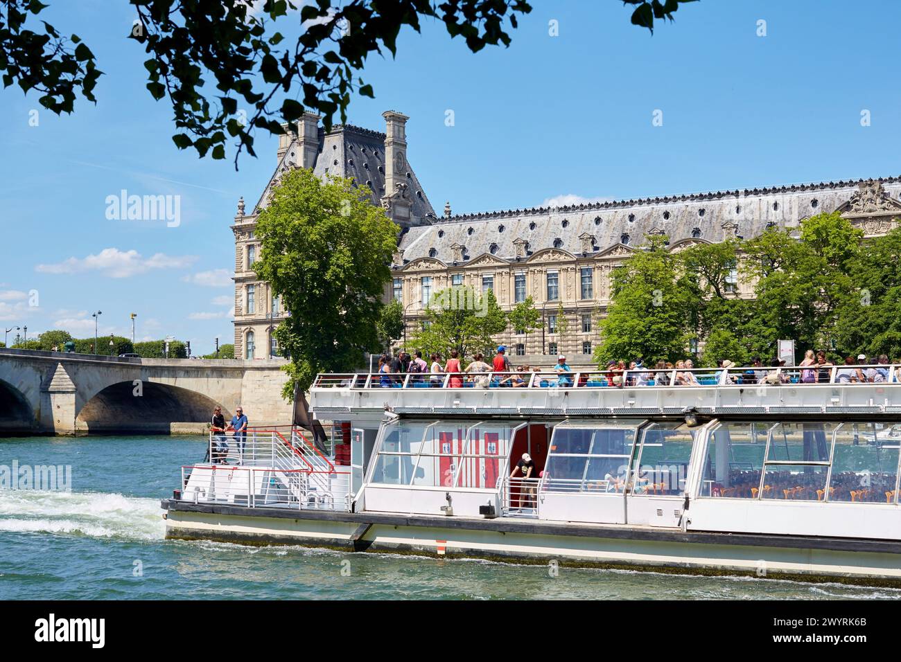 Paris le pont royal hi-res stock photography and images - Alamy