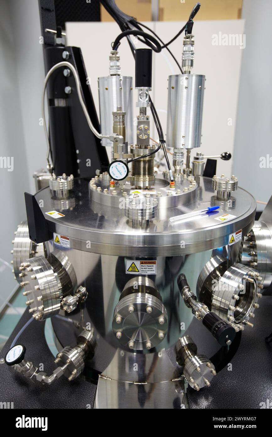 Magnetrons hi-res stock photography and images - Alamy