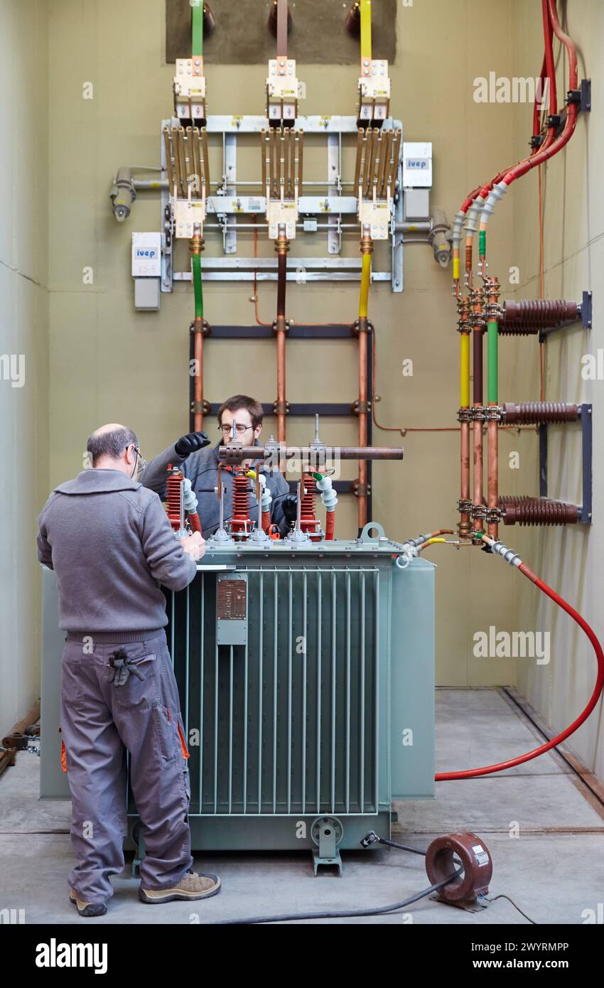 HIGH VOLTAGE LABORATORY. Test bench to conduct dielectric tests for ...