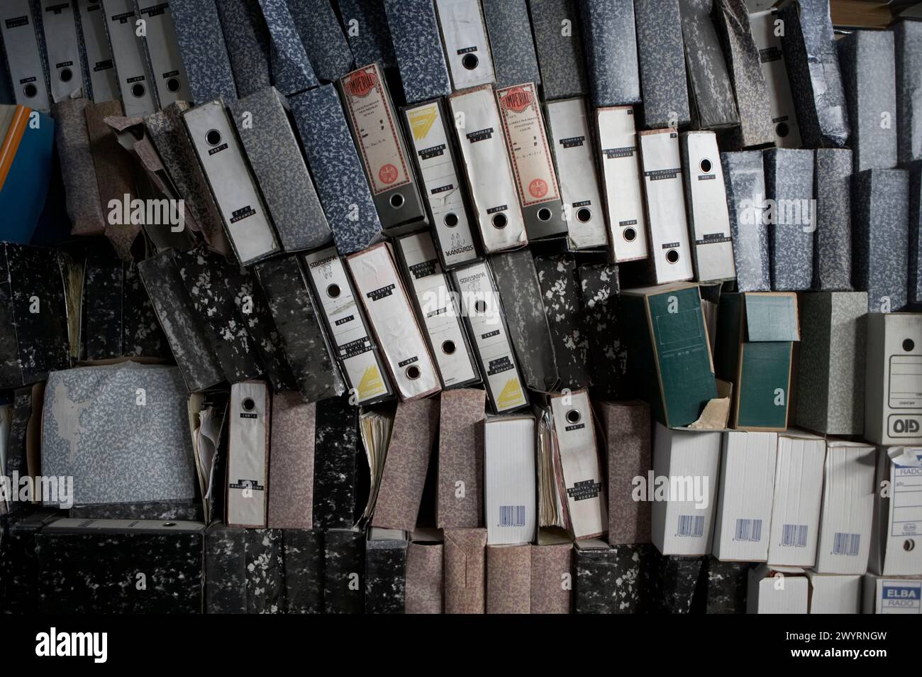 Old filing cabinets hi-res stock photography and images - Alamy