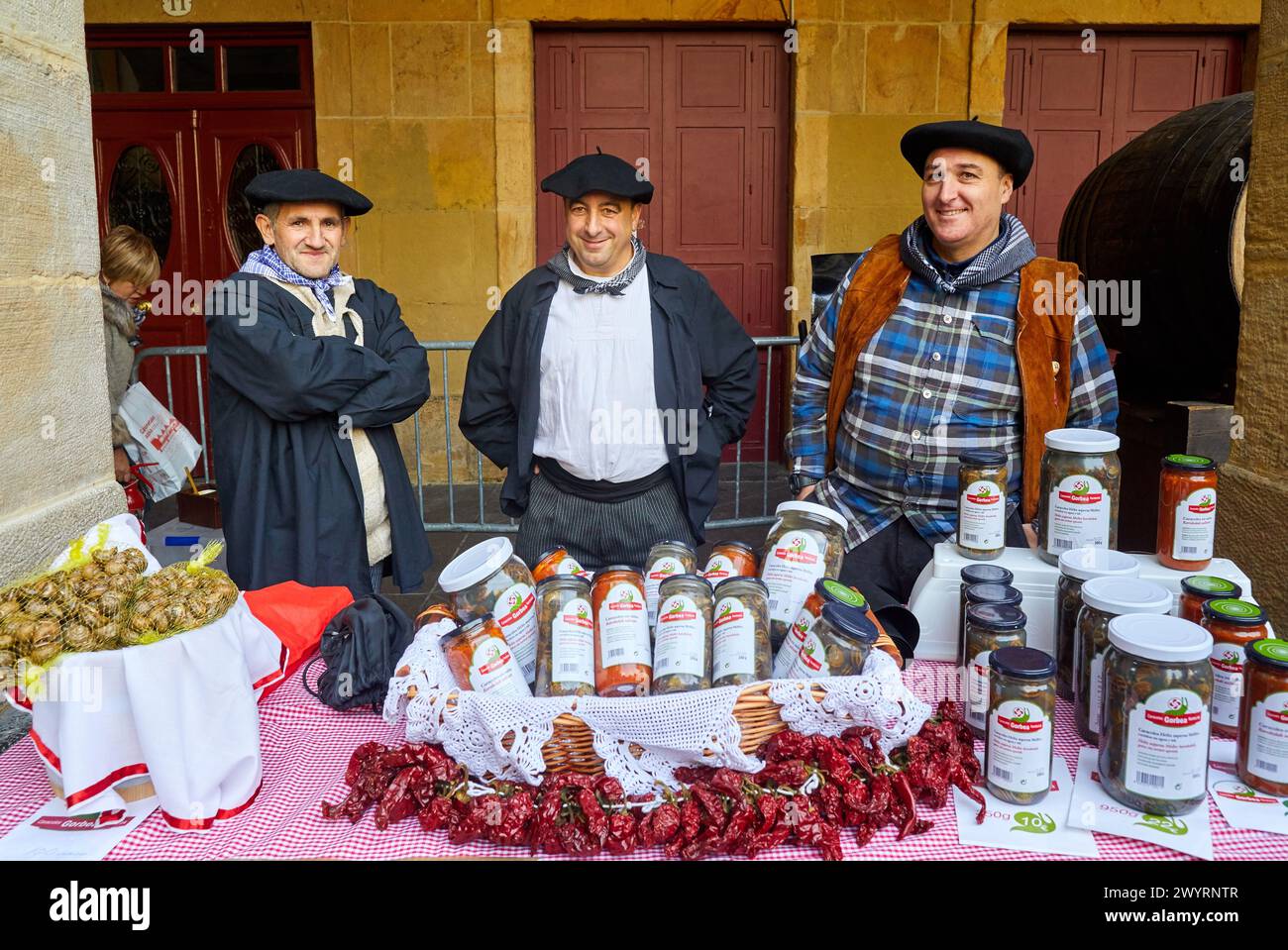 Basque people traditional dress hi-res stock photography and images - Alamy