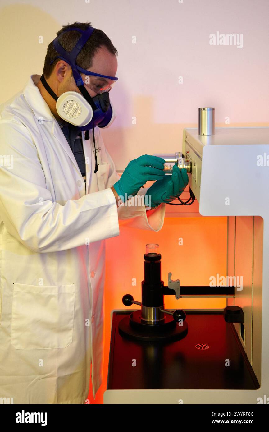 Mercury porosimeter to determine porosity and density of solid ...