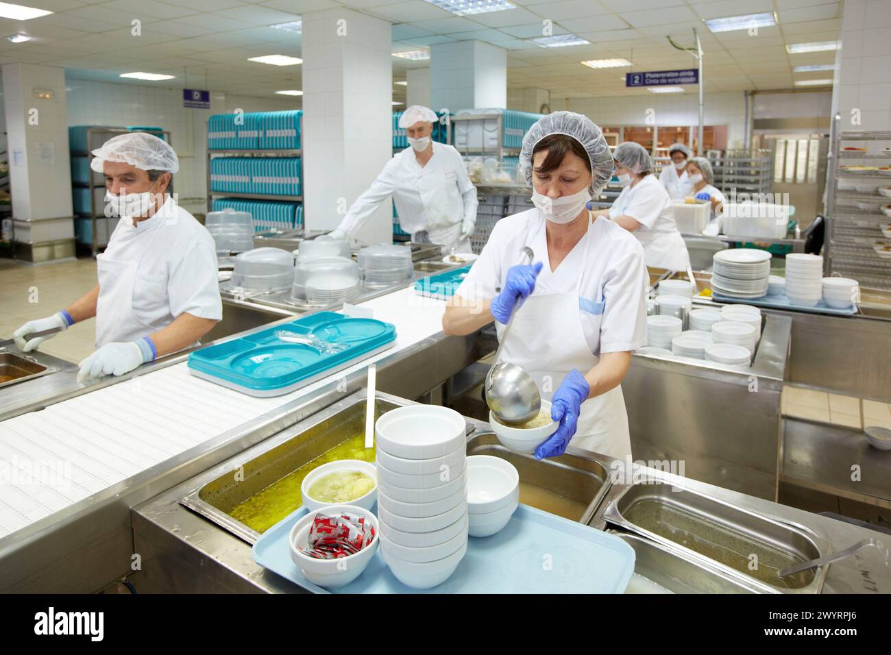 Food serving line, Hospital meal preparation, Kitchen, Hospital ...