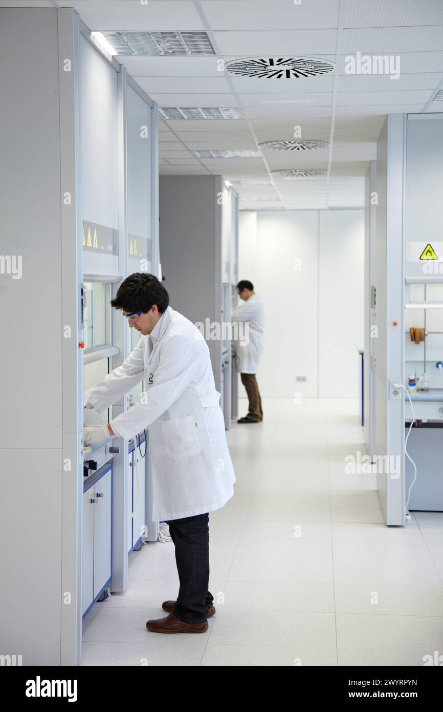 Fume hood, synthesis lab, IkerChem research lab, design and synthesis ...