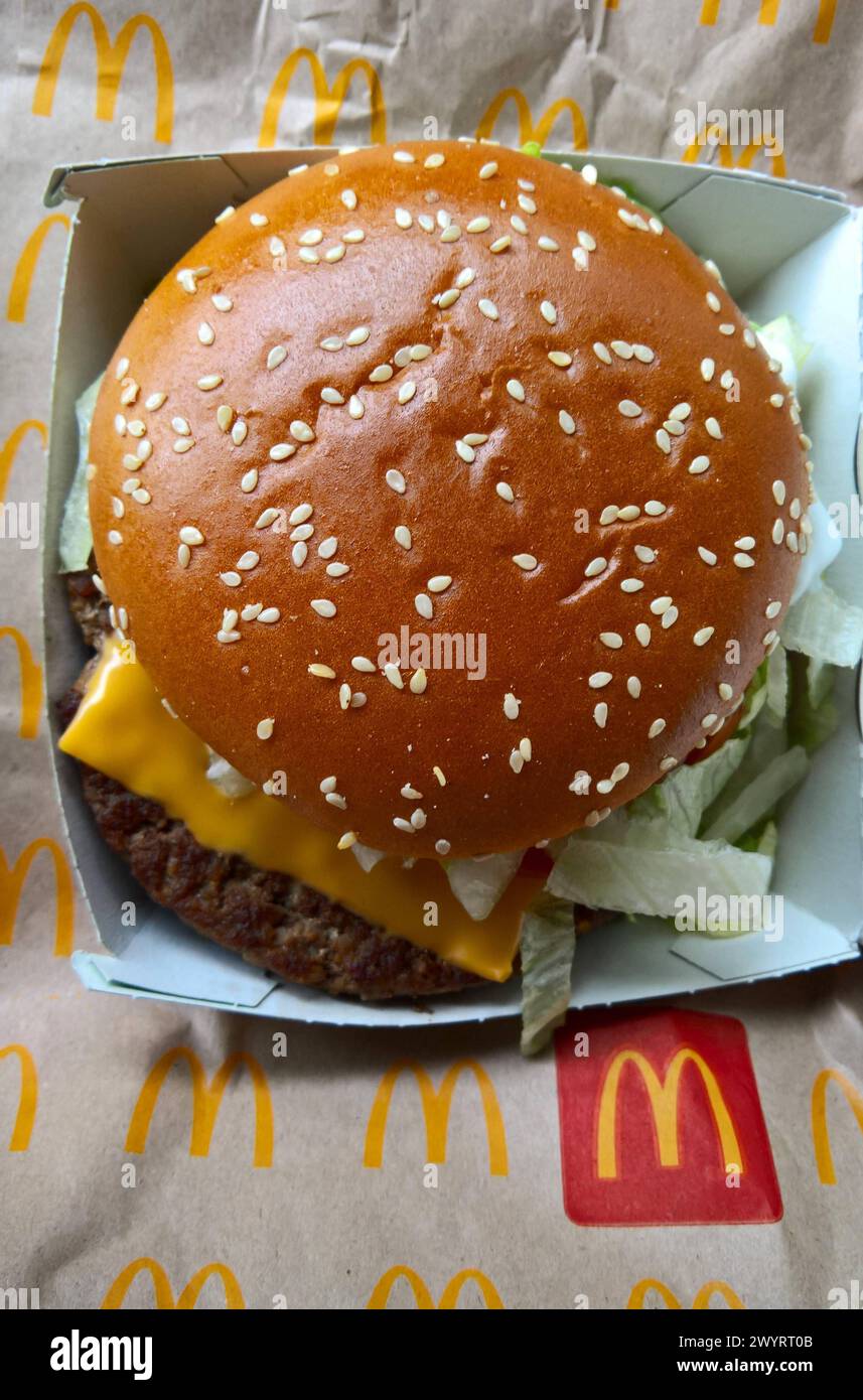 McDonald, Hamburger Royal TS Burger. Die McDonalds Corporation ist ein ...