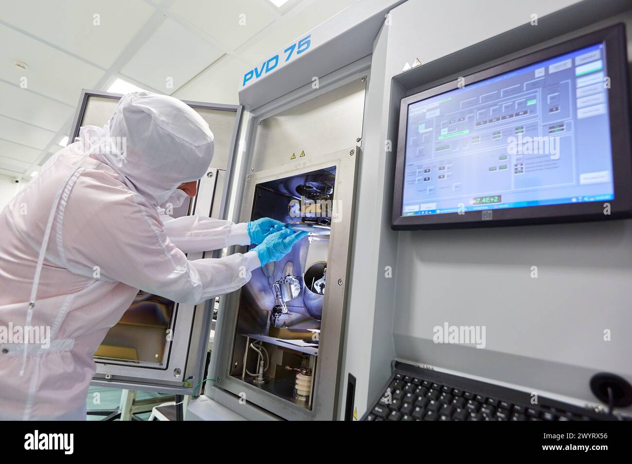 Chamber of the Kurt Lesker eBeam/thermal deposition system. Cleanroom ...