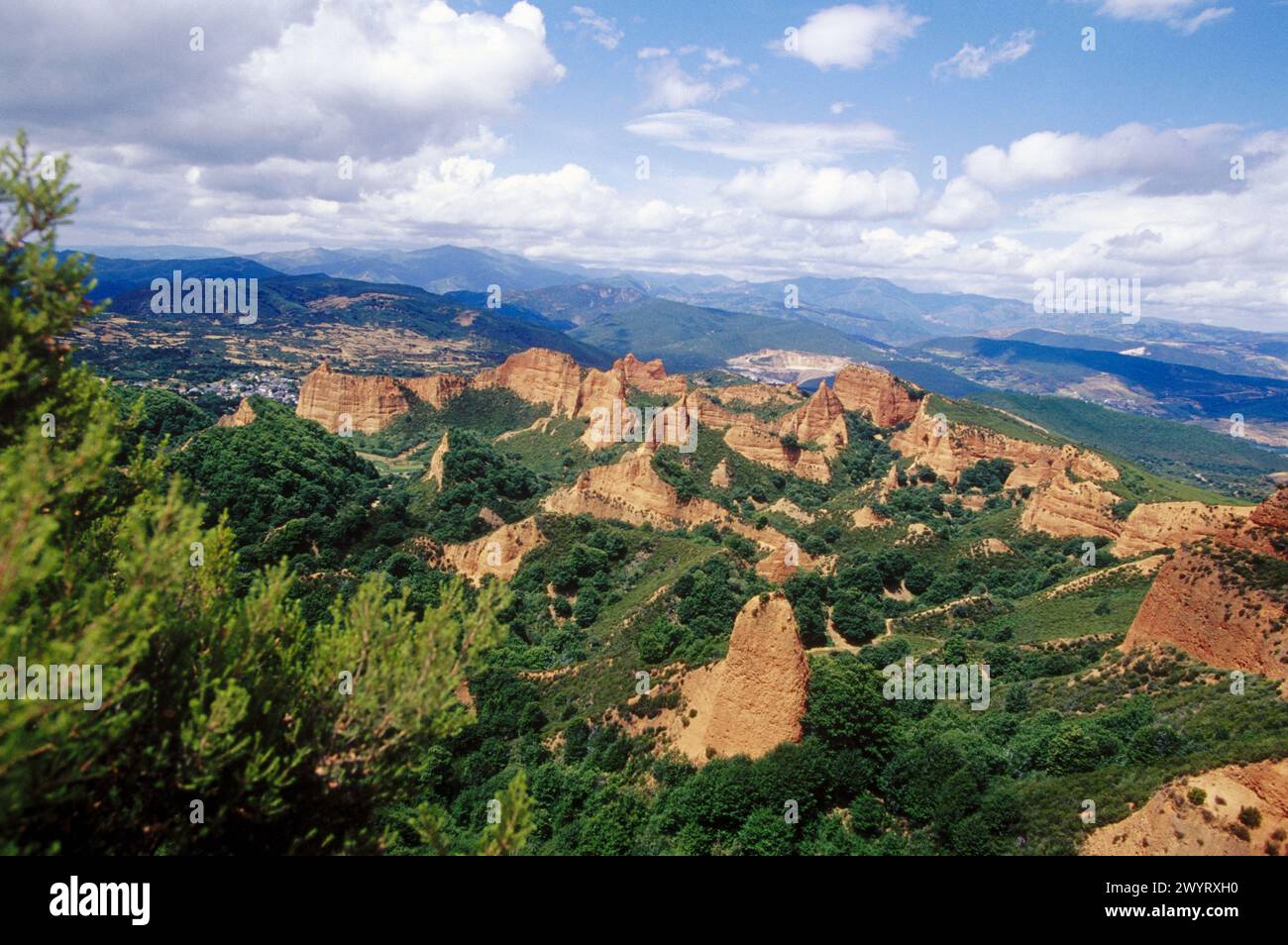 Las Médulas, ancient roman gold mining site, Montes Aquilinos. León ...